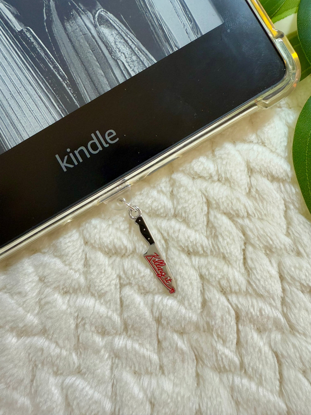 Kindle / E-Reader Charm Thriller Knife – Hooked on a Book