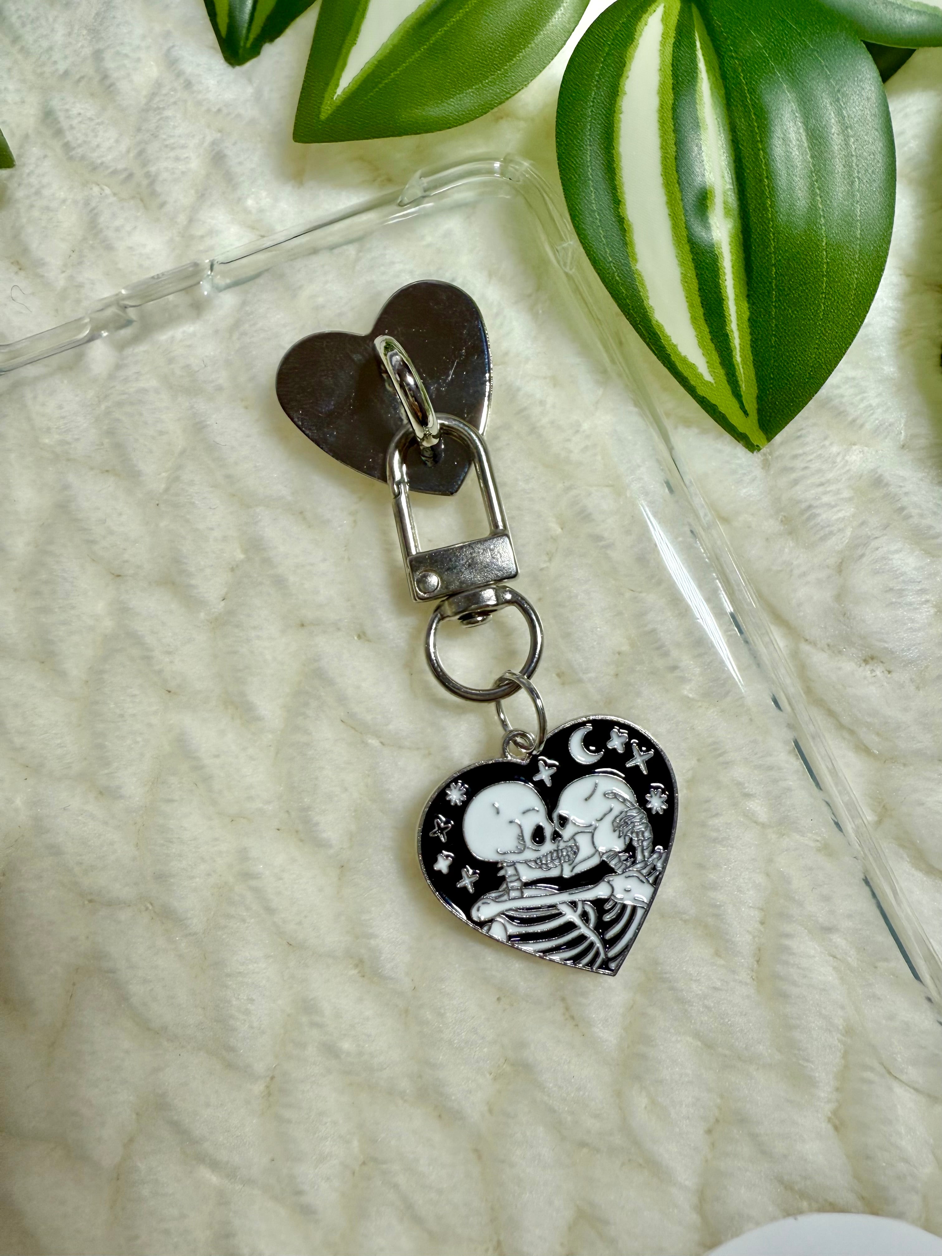 Kindle / E-Reader Charm Clip On - Dark Romance – Hooked on a Book