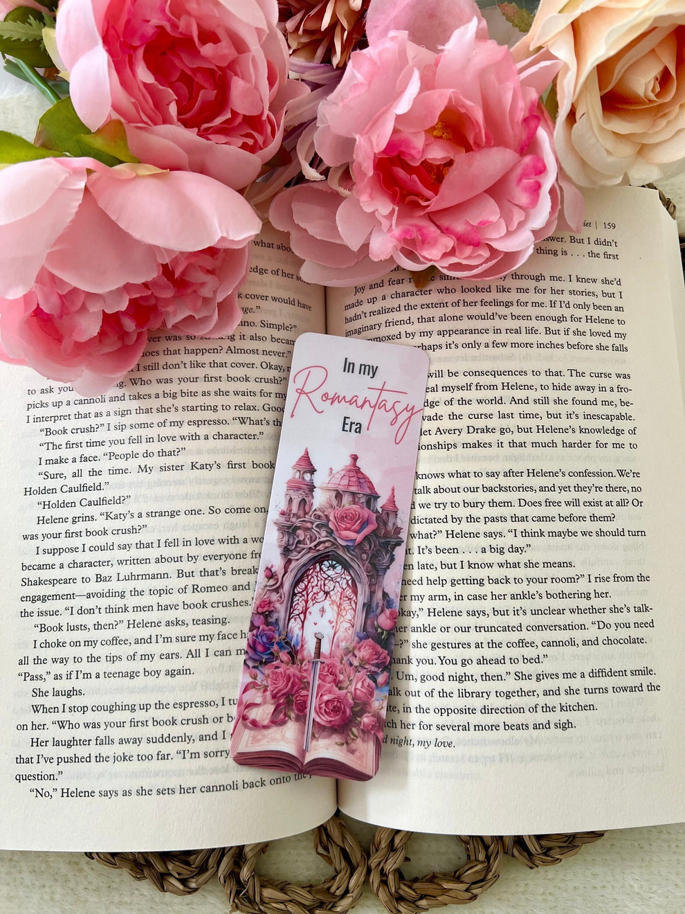 In my Romantasy Era Bookmark – Hooked on a Book
